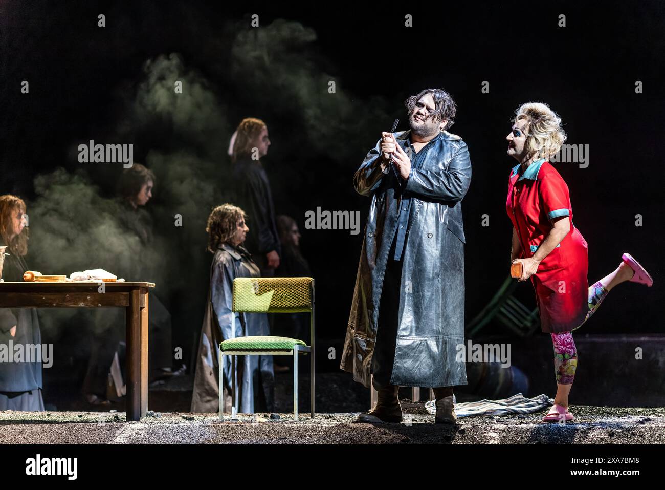 04 juin 2024, Brandebourg, Cottbus : Gesine Forberger (MRS Lovett) et ...