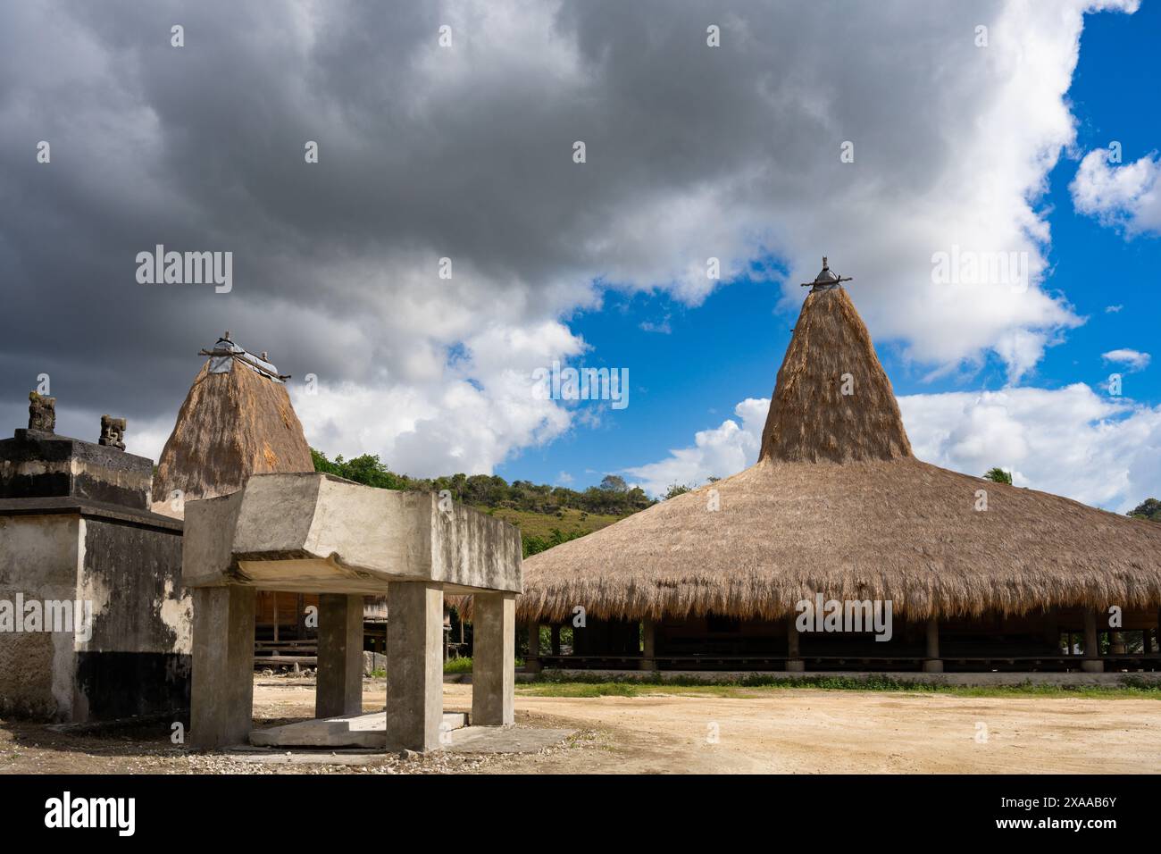 Maisons traditionnelles au toit de chaume Banque de photographies et d’images à haute résolution ...