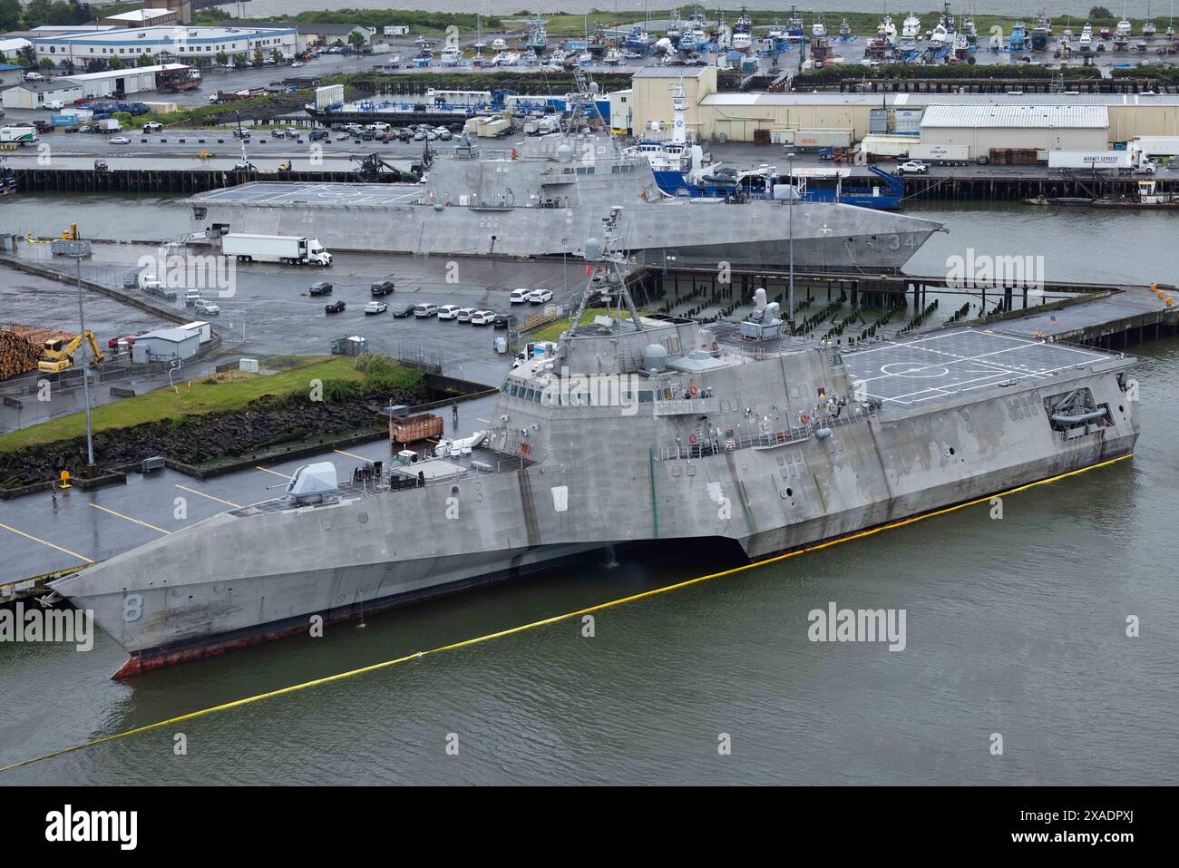 L'USS Augusta (LCS 34) et l'USS Montgomery (LCS 8) sont dans le port d ...