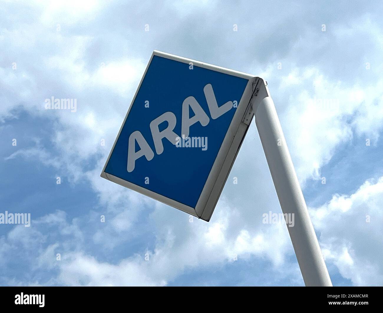 Aral gas station Banque de photographies et d’images à haute résolution ...