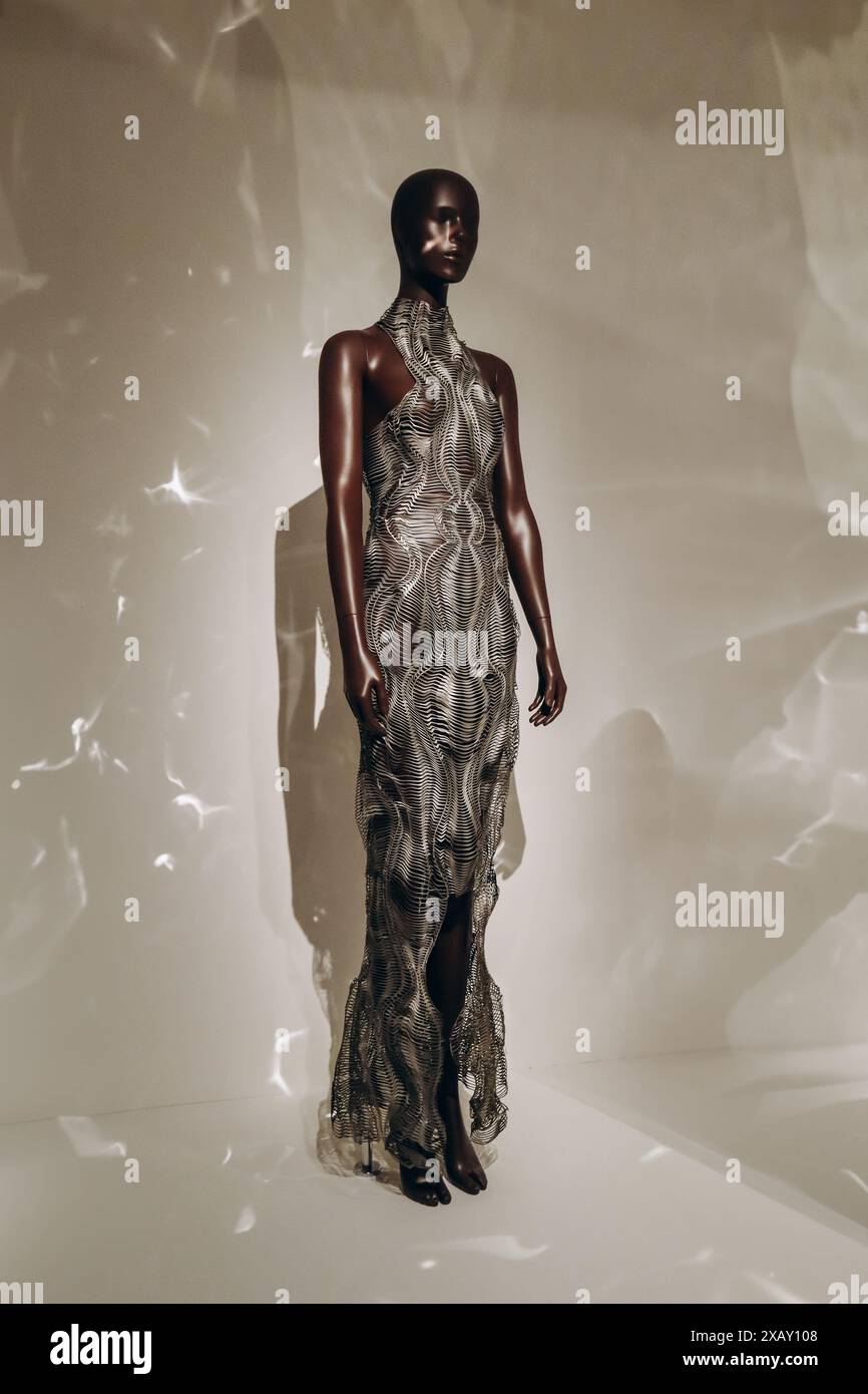 Paris, France - 9 mars 2024 : archives des modèles de couture de la ...