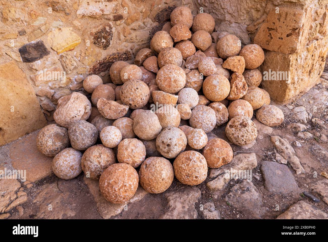 Stone catapult balls Banque de photographies et d’images à haute ...