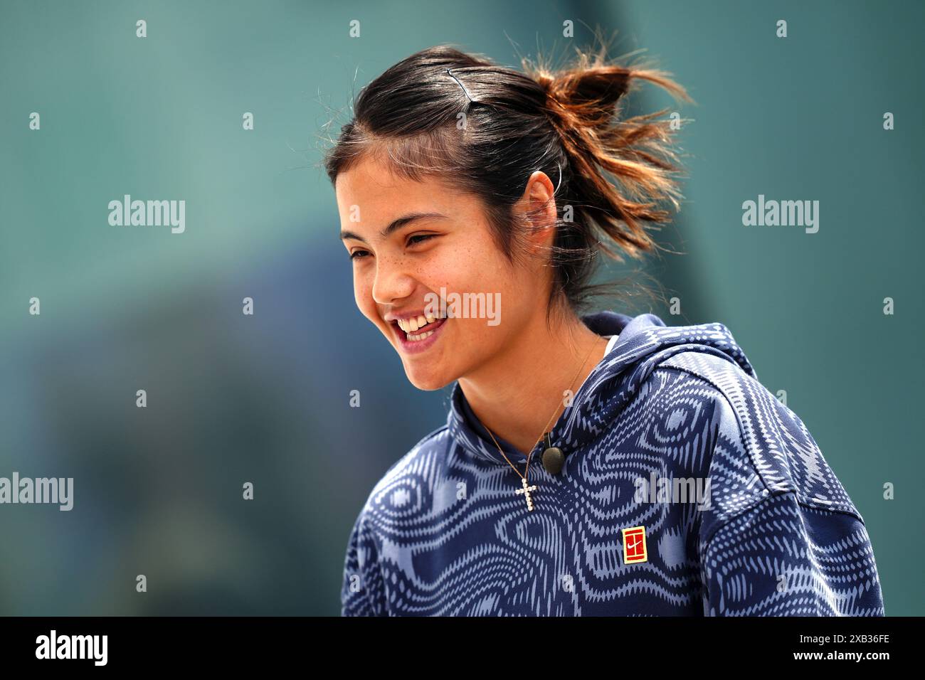 Emma Raducanu s’entretient avec les médias le premier jour du Rothesay ...