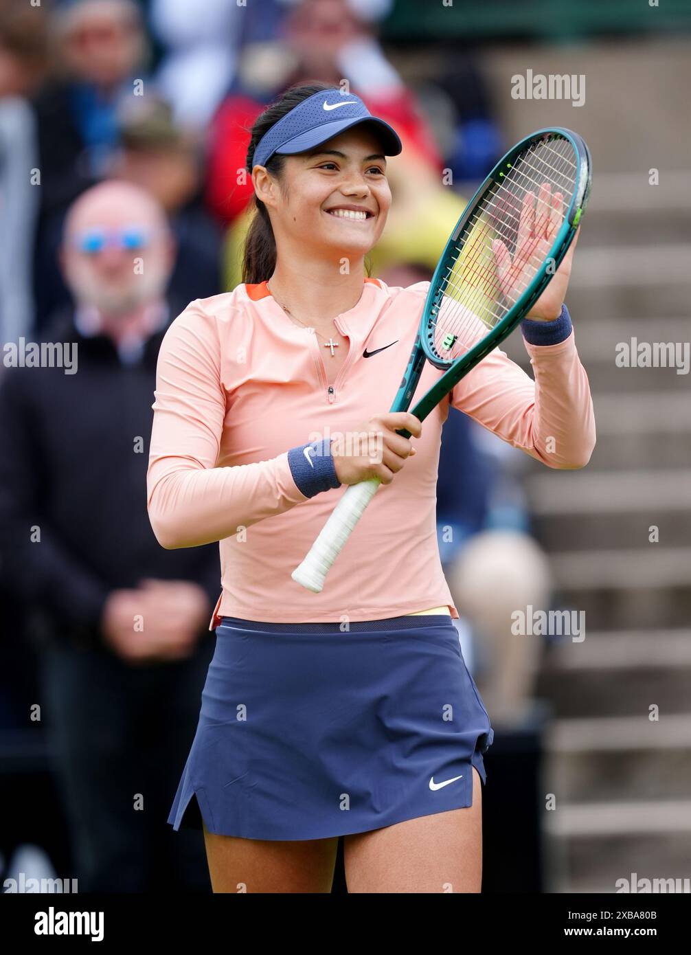 Emma Raducanu suit son match contre Ena Shibahara (non photographié) le ...