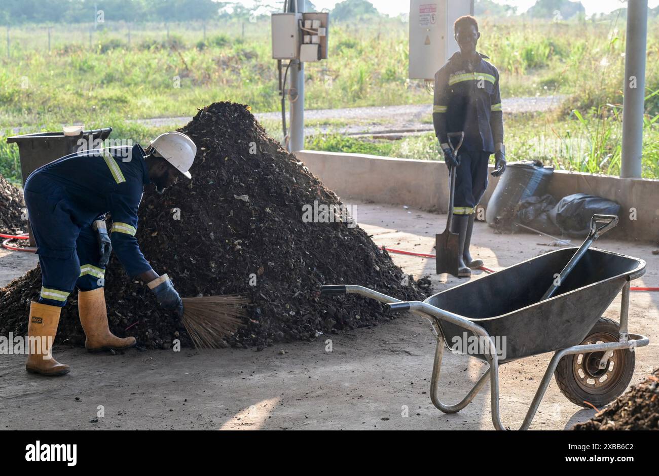 GHANA, région Ashanti, Kumasi, Gyankobaa Waste to Energy Biogas Plant ...