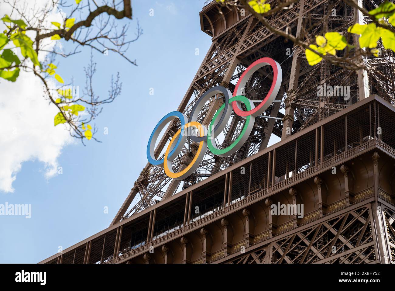Paris olympics 2024 eiffel Banque de photographies et d’images à haute résolution - Alamy