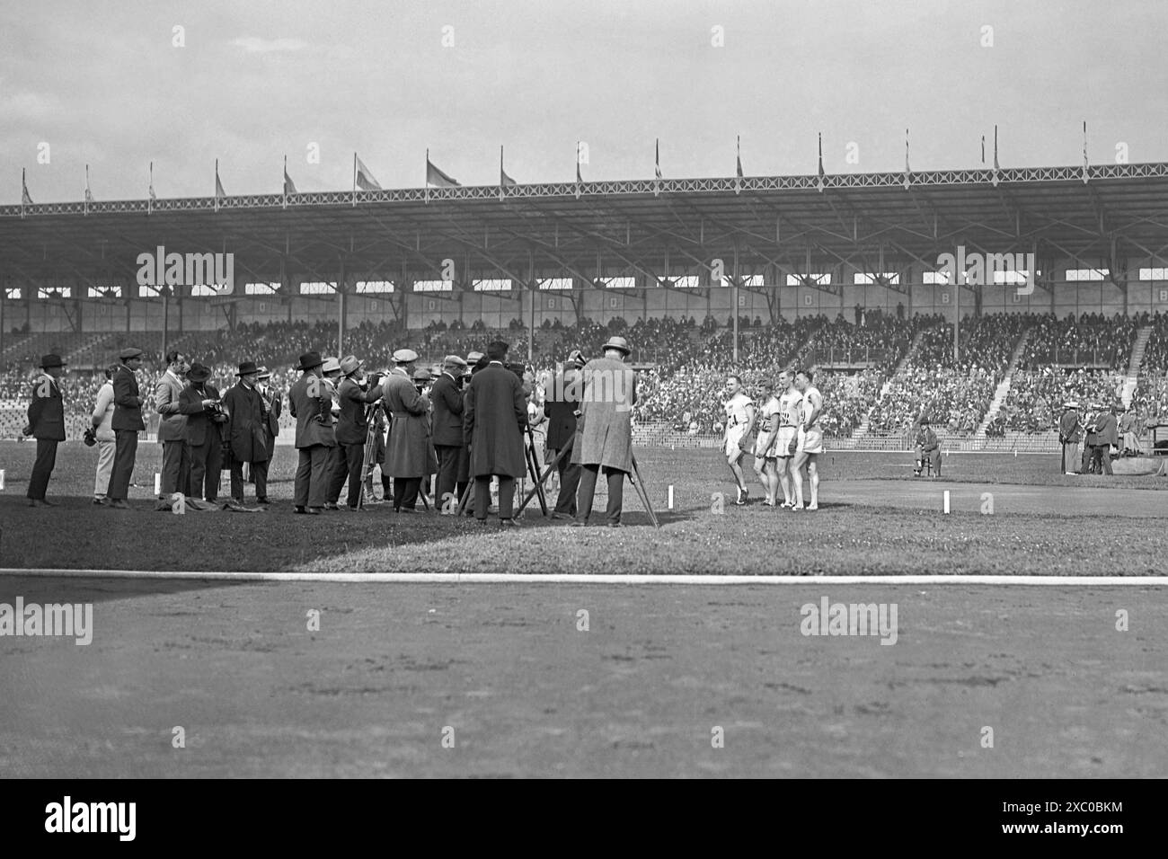 Les coureurs olympiques Eric Liddell, Charley Paddock, Jackson Scholz ...
