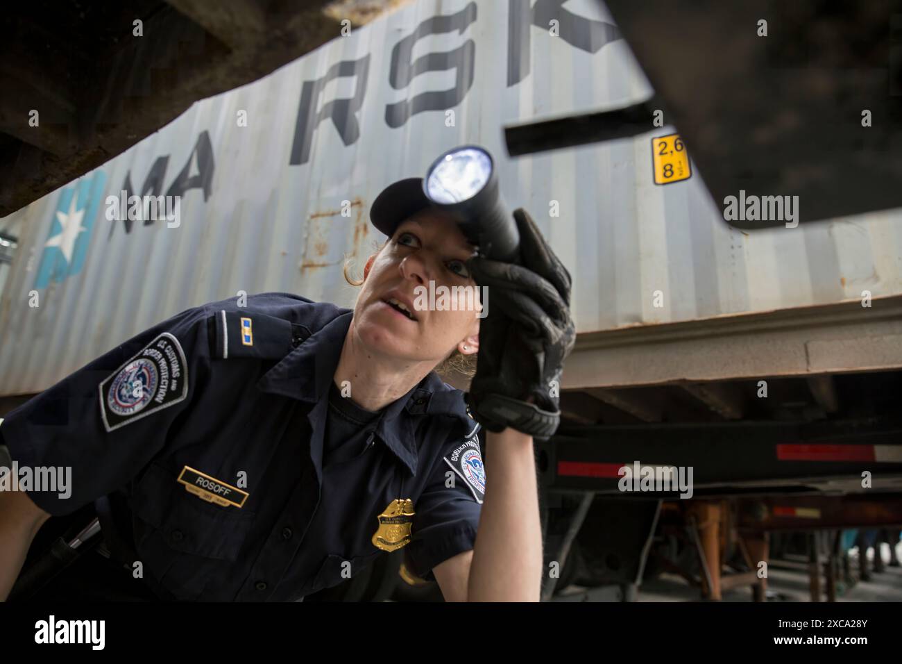 Nous cbp inspecter les conteneurs Banque de photographies et d’images à ...