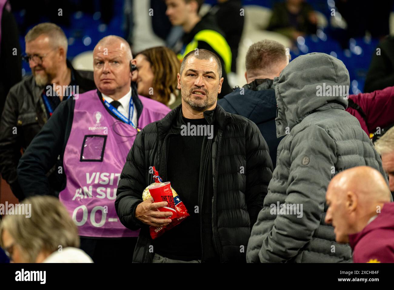 Gelsenkirchen, Allemagne. 16 juin 2024. Le père de Jude Bellingham ...