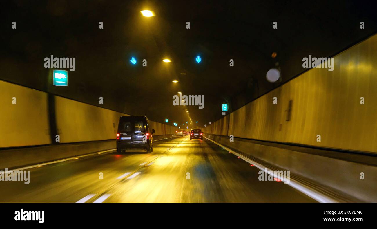 Tunel cars Banque de photographies et d’images à haute résolution - Alamy