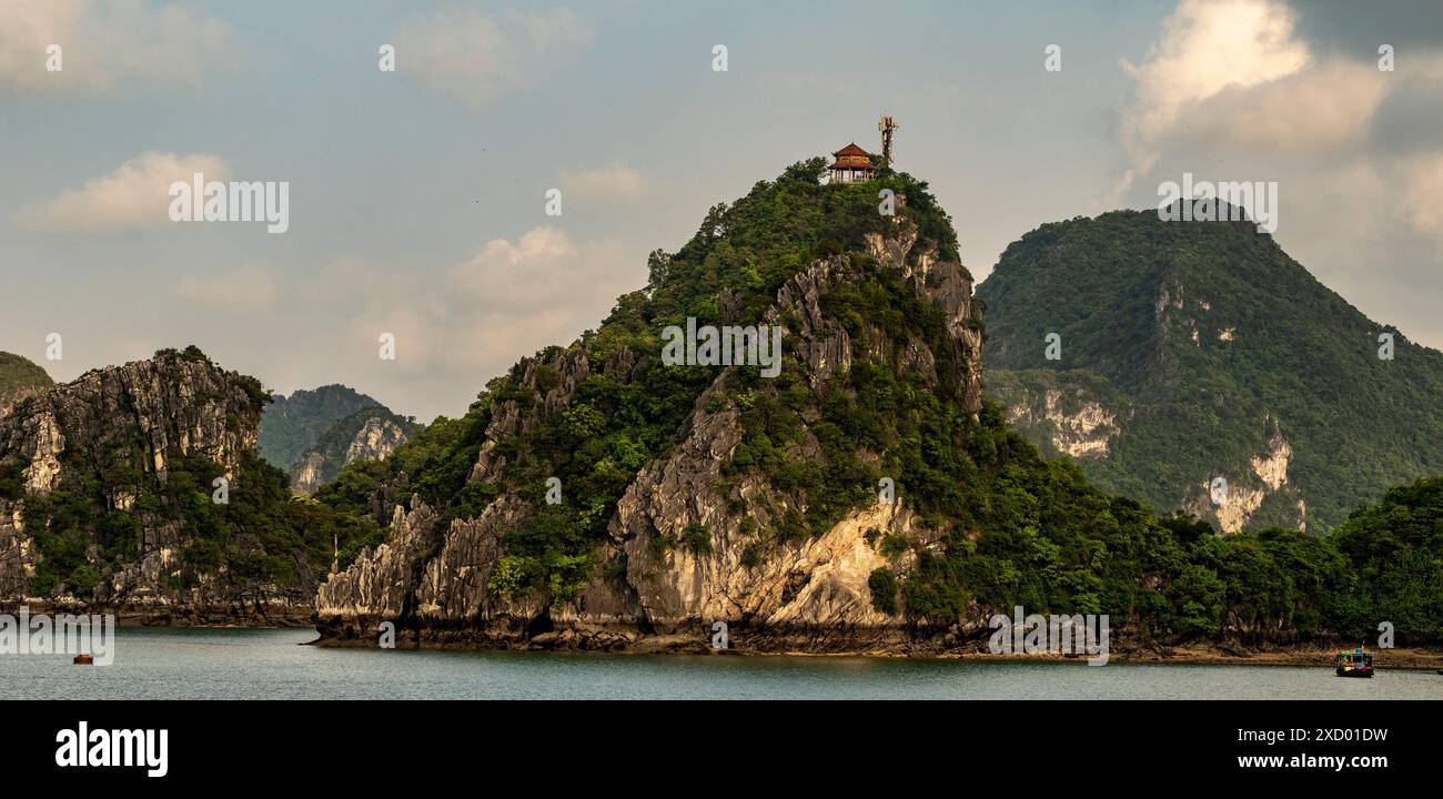 Superbe Ti Top Island au cœur de la séduisante baie de long, Vietnam ...
