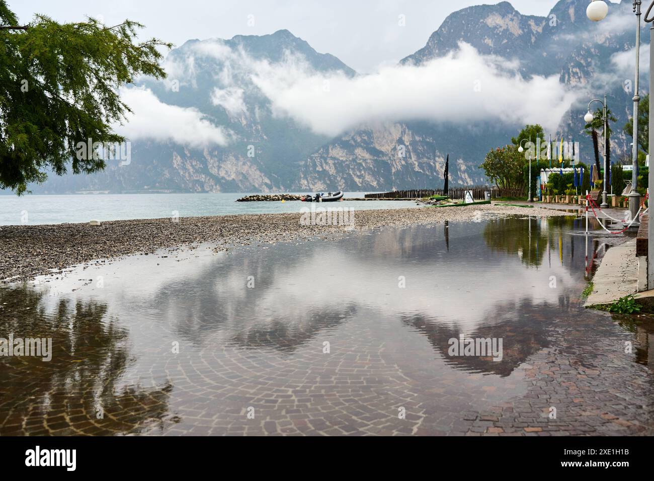 Nago Torbole, Lac de Garde, Italie - 25 juin 2024 : image thématique ...