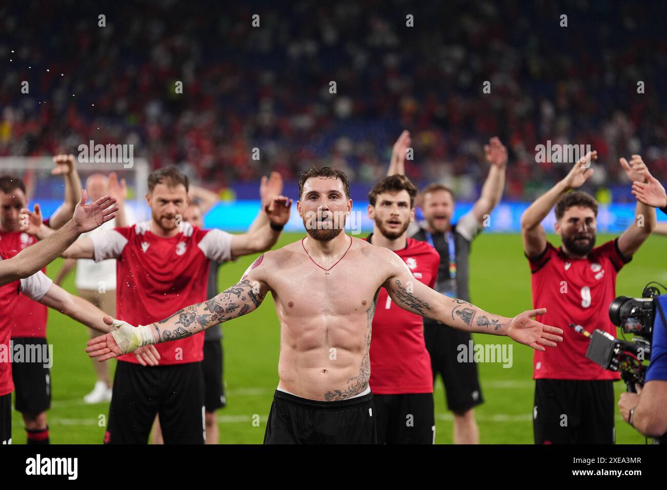 Le géorgien Guram Kashia célèbre la victoire de son équipe dans le ...