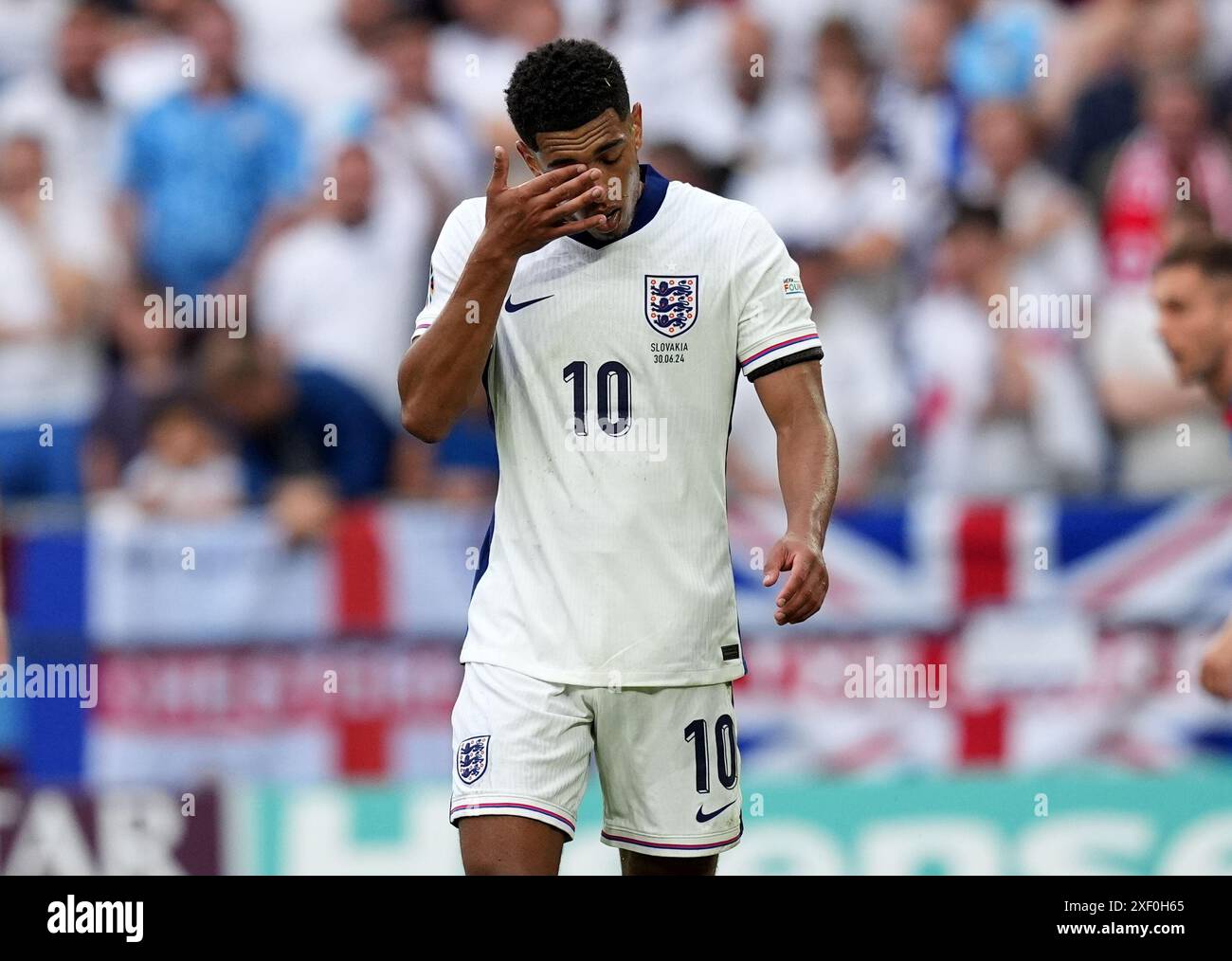 L'Anglais Jude Bellingham réagit après avoir manqué une chance lors de ... L'Anglais Jude Bellingham réagit après avoir manqué une chance lors de ...