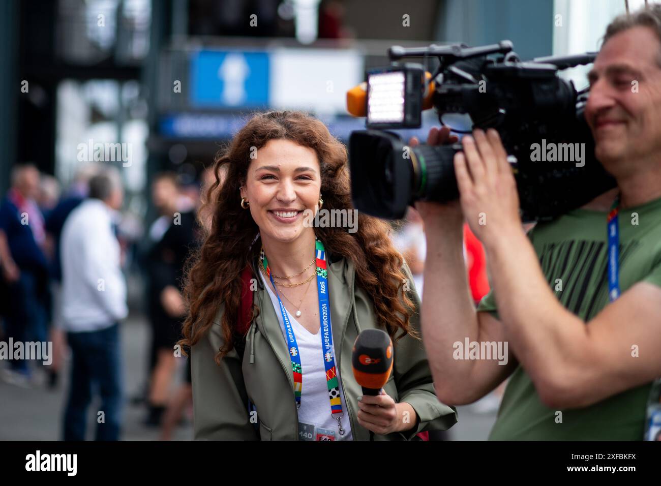 Lena Kesting (ZDF Sportjournalistin, TV Reporterin) beim interview, GER ...