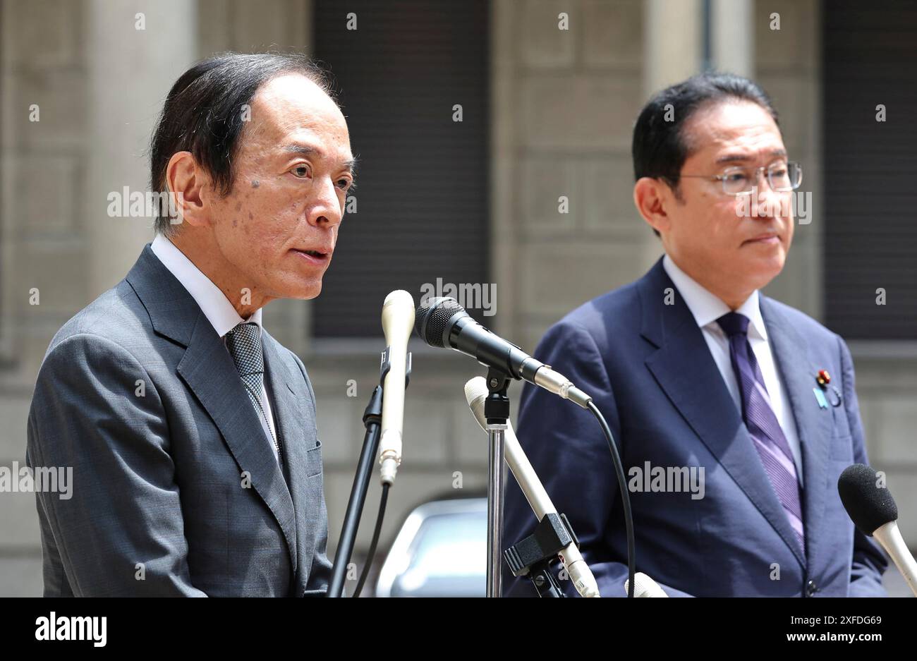 Japan's Prime Minister Fumio Kishida(R) and Bank of Japan's governor ...