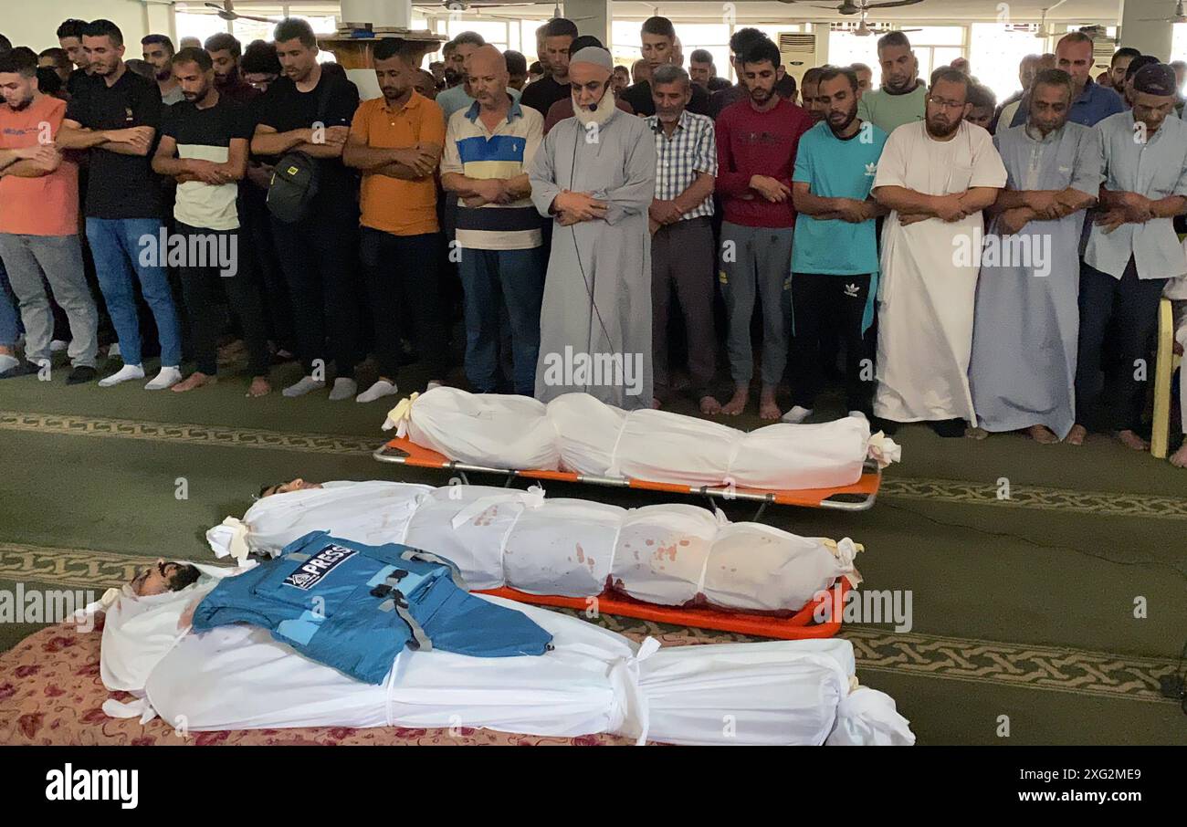 Les journalistes palestiniens Saadi Modukh et Adeeb Sukkar auraient été ...