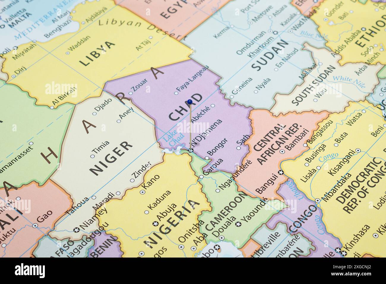 Gros plan sur une ville de Ndjamena avec une aiguille bleue sur la ...