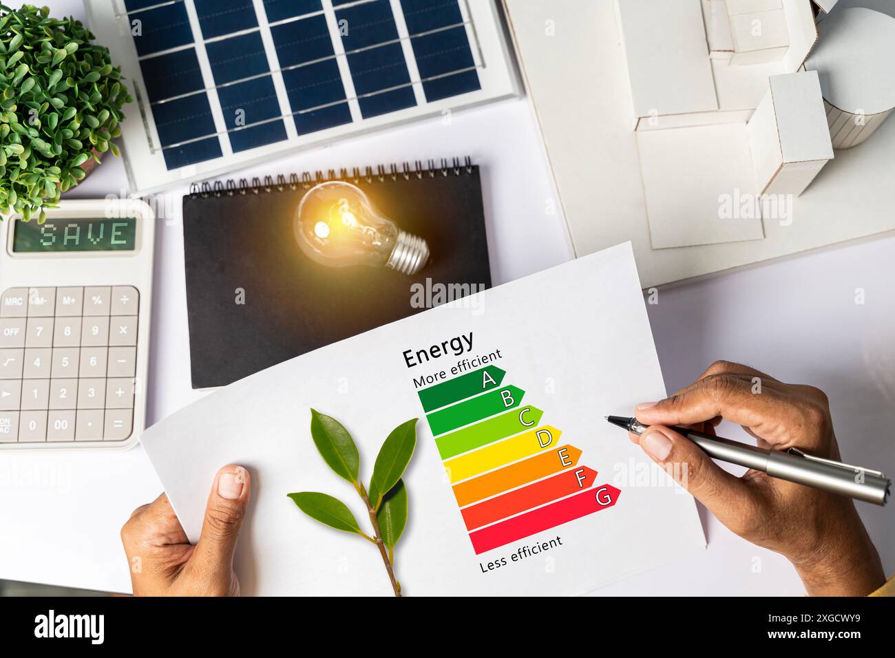Audit énergétique de la maison. Concept d'efficacité énergétique avec ...