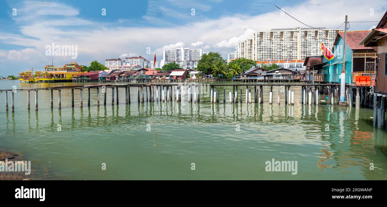 Les belles jetées de Clan ou et Floating Village, structures en bois ...