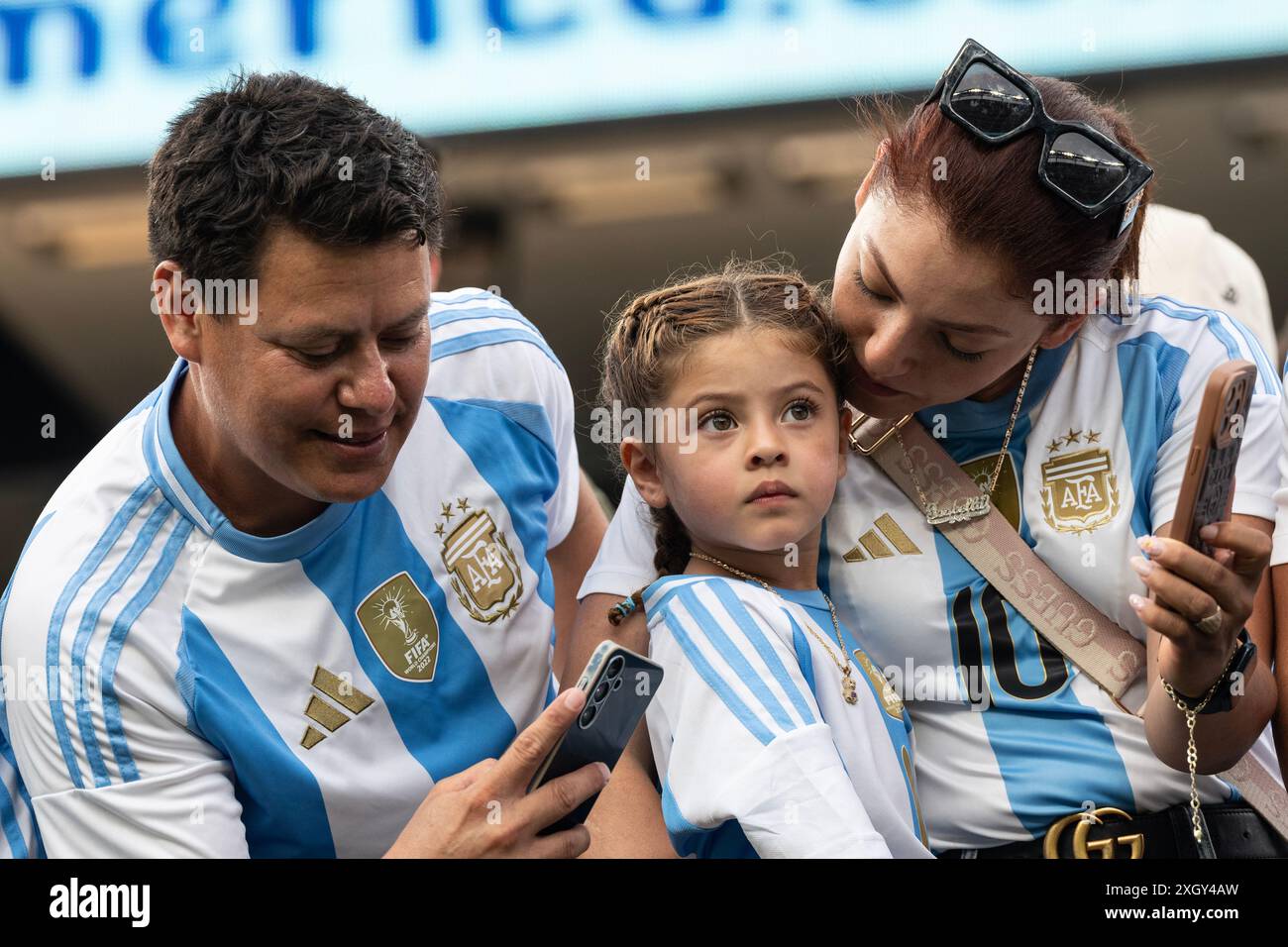 Les fans assistent au match de demi-finale de la CONMEBOL Copa America ...