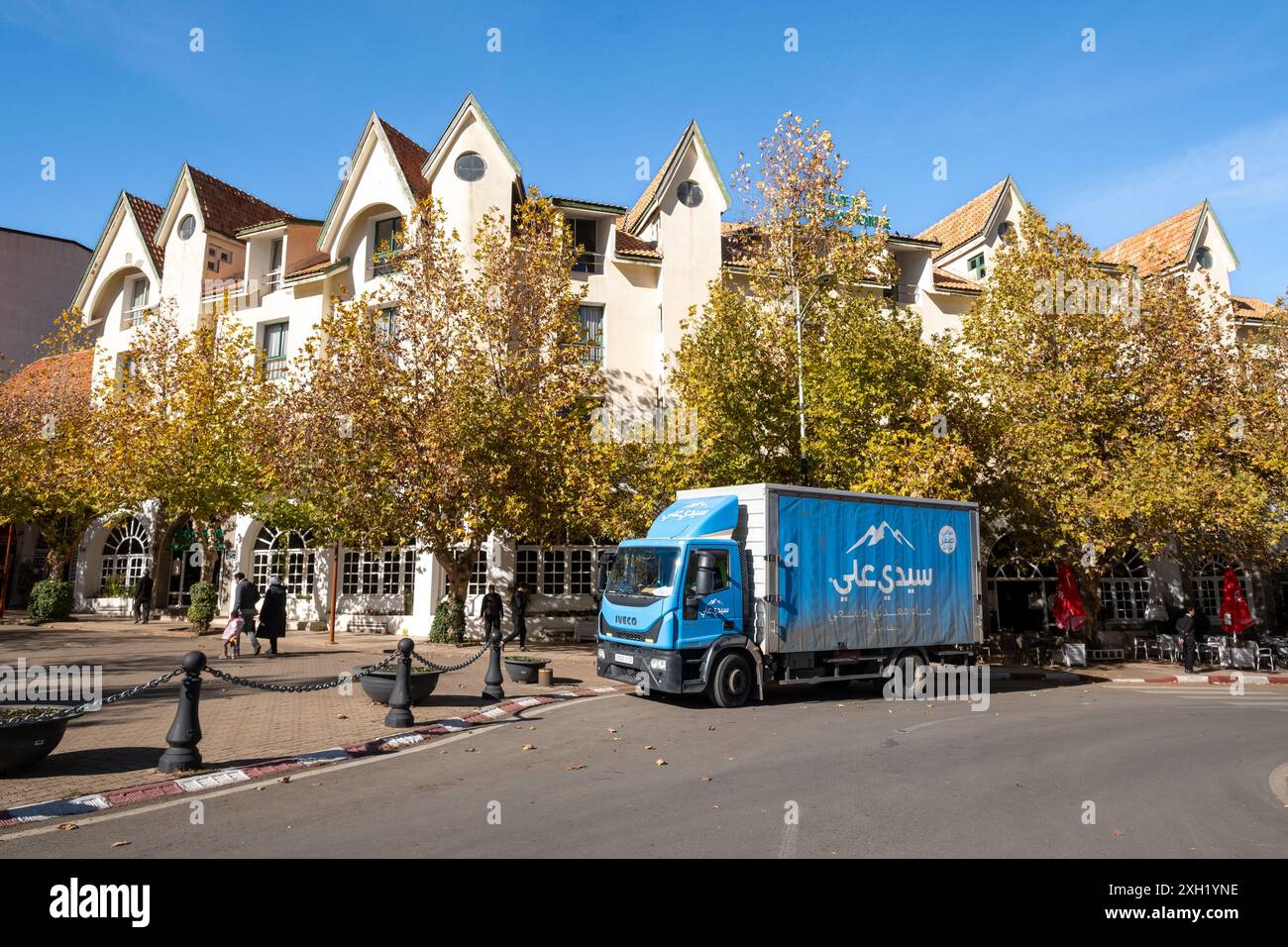Maisons typiques de la ville d'Ifrane dans le moyen Atlas au Maroc ...