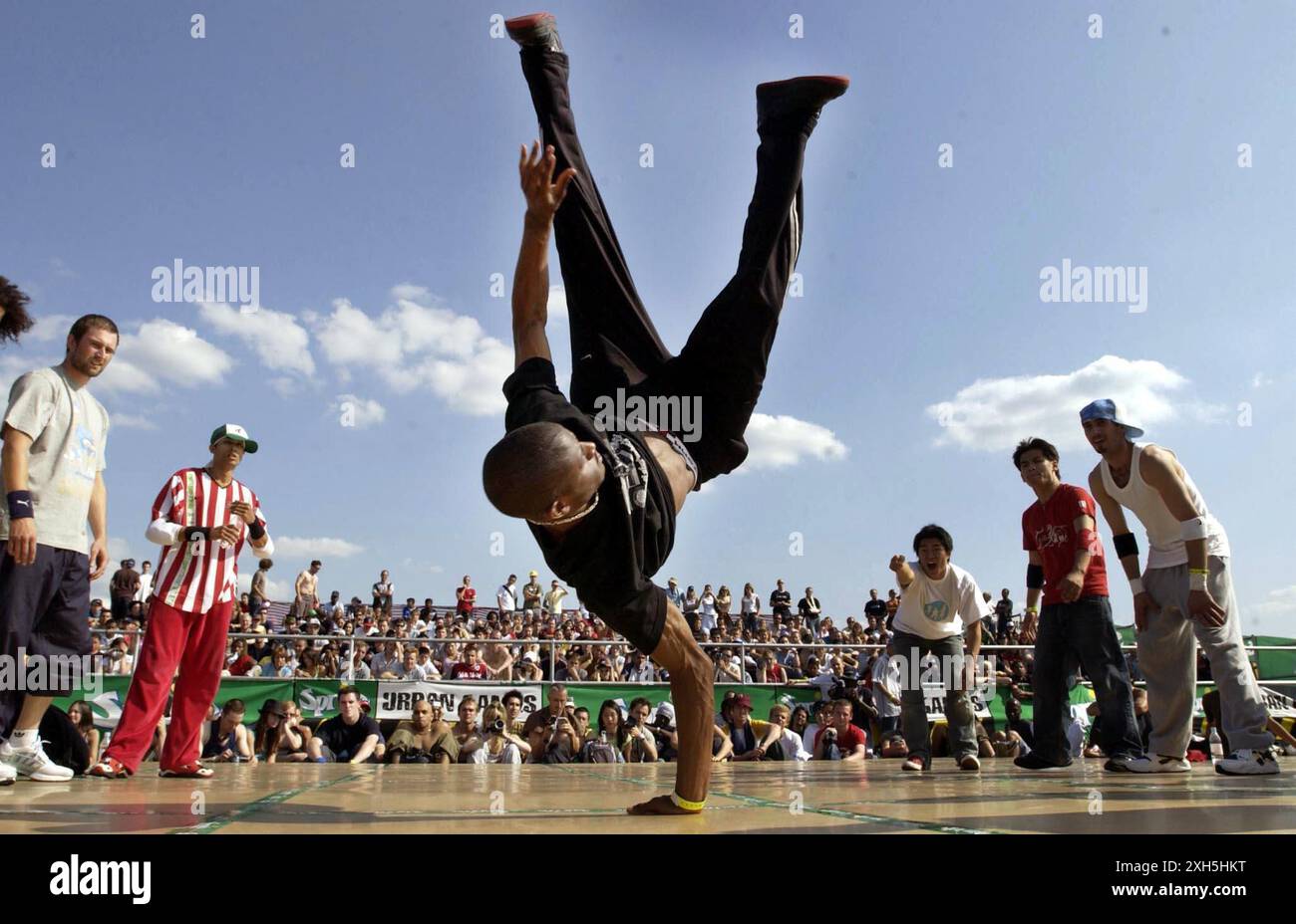 Dossier photo datée du 12/07/24 d'un breakdancer se produisant pendant ...