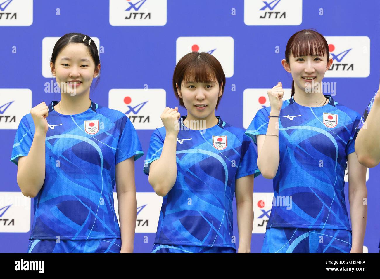 Tokyo, Japon. 12 juillet 2024. (G-d) Miwa Harimoto, Miu Hirano, Hina Hayata (JPN) Tennis de ...