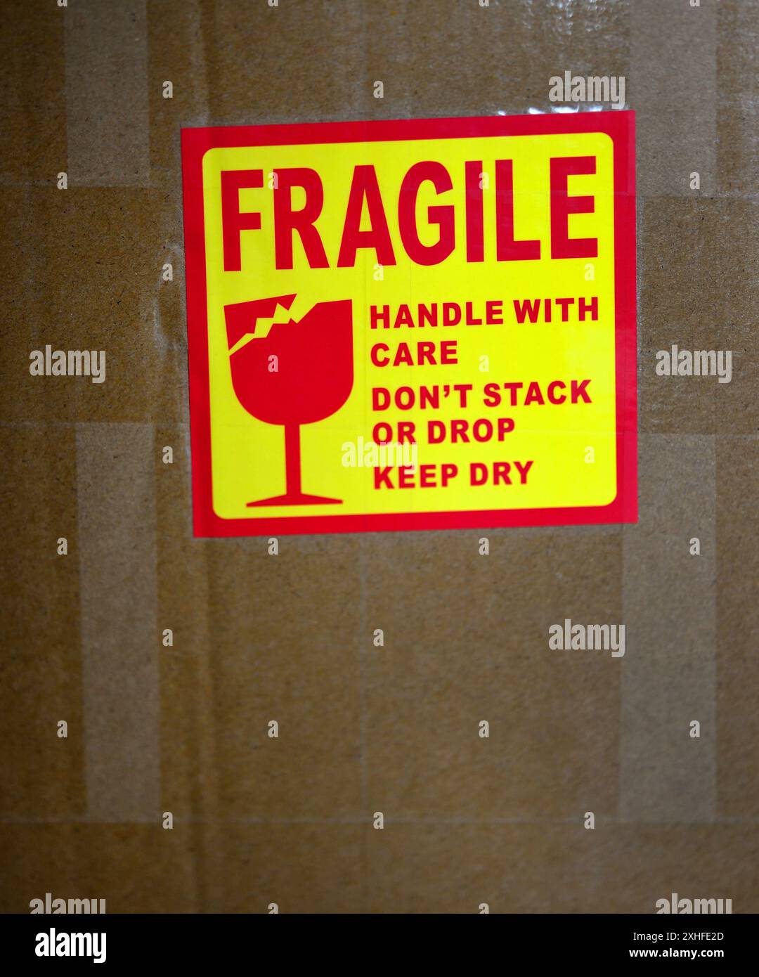Fragile sticker Banque de photographies et d’images à haute résolution ...