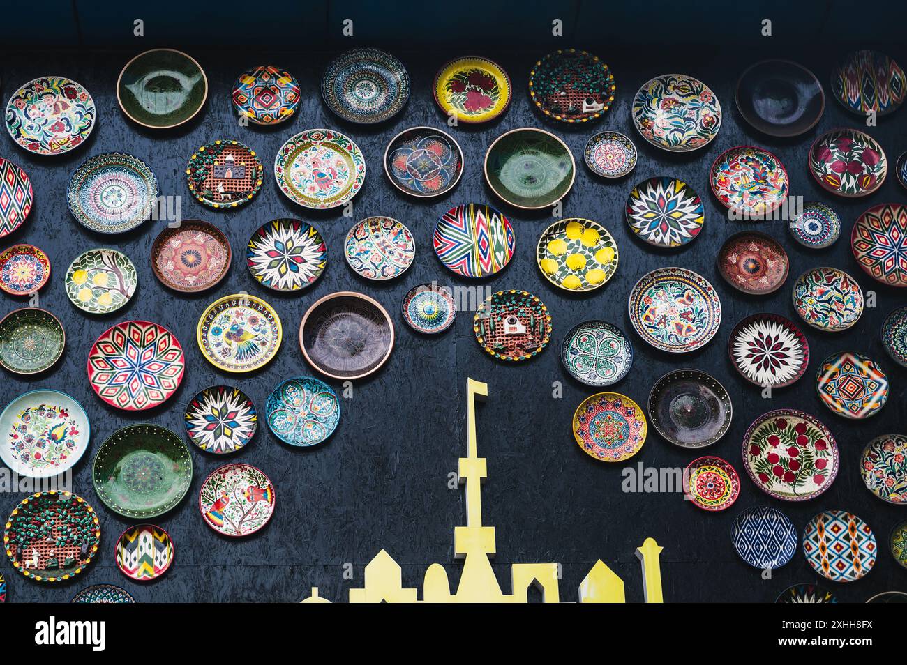 Plaques traditionnelles ouzbèkes lyagans sont décorées avec des ...