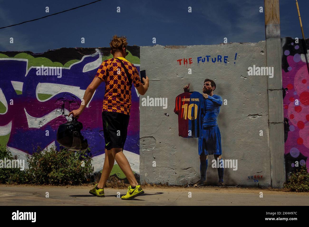 Barcelone, Espagne. 14 juin 2024. Un voyageur prend une photo de la ...