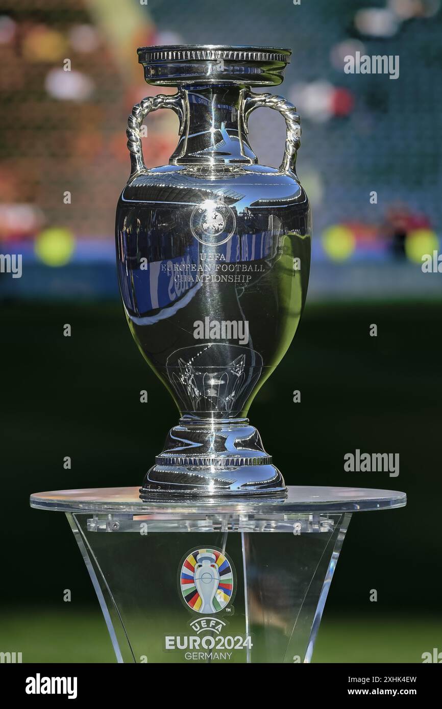 Euro 2024 trophee Banque de photographies et d’images à haute ...