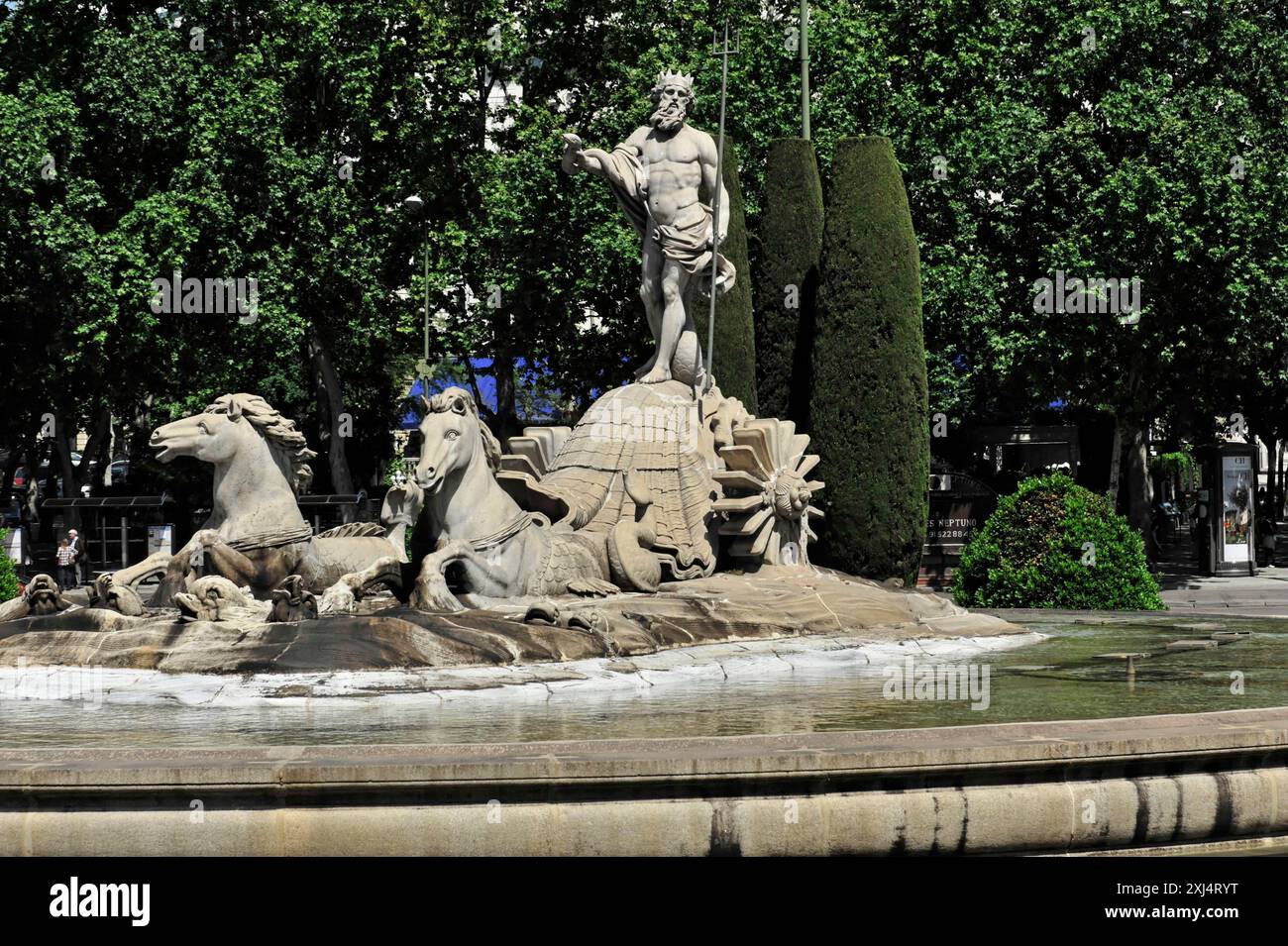 Fontaine avec une statue de neptune Banque de photographies et d’images ...