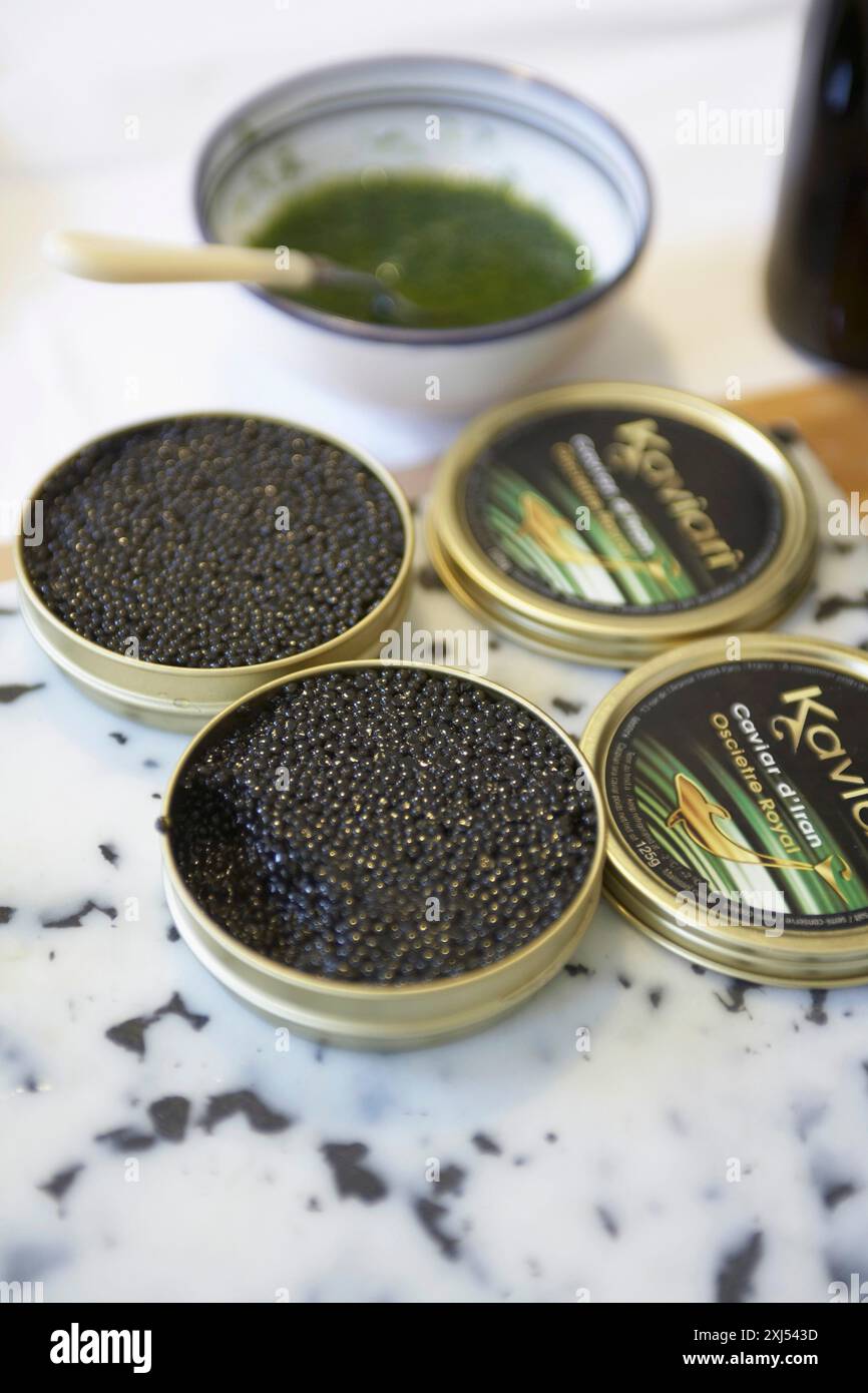 Iranian caviar Banque de photographies et d’images à haute résolution ...