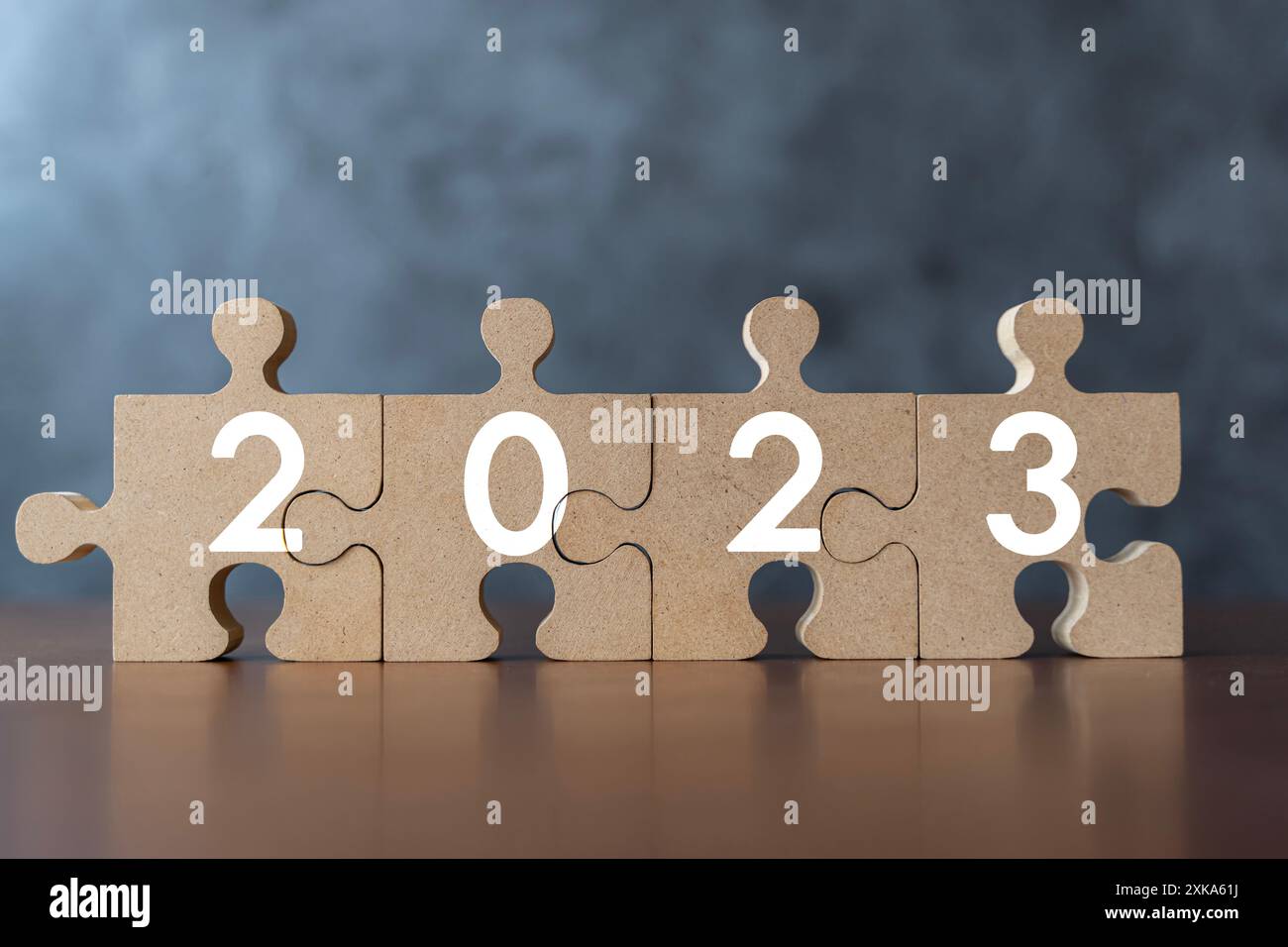 2023 avec icône de puzzle. Processus métier, équipe, travail d'équipe ...