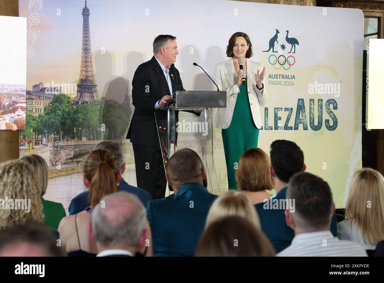 Paris 2024 olympic flag Banque de photographies et d’images à haute résolution - Page 3 - Alamy