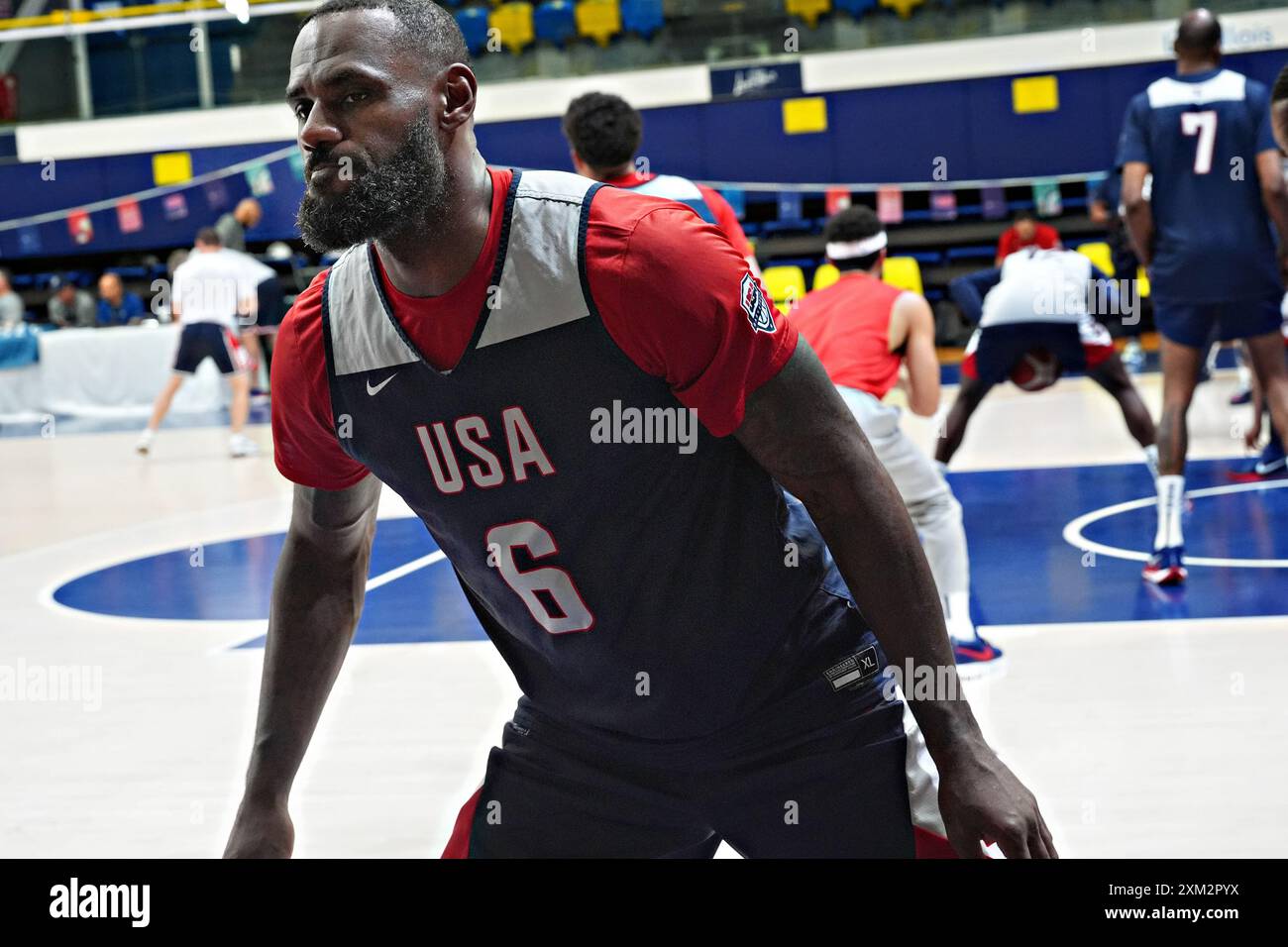 Lebron james basketball paris Banque de photographies et d’images à ...