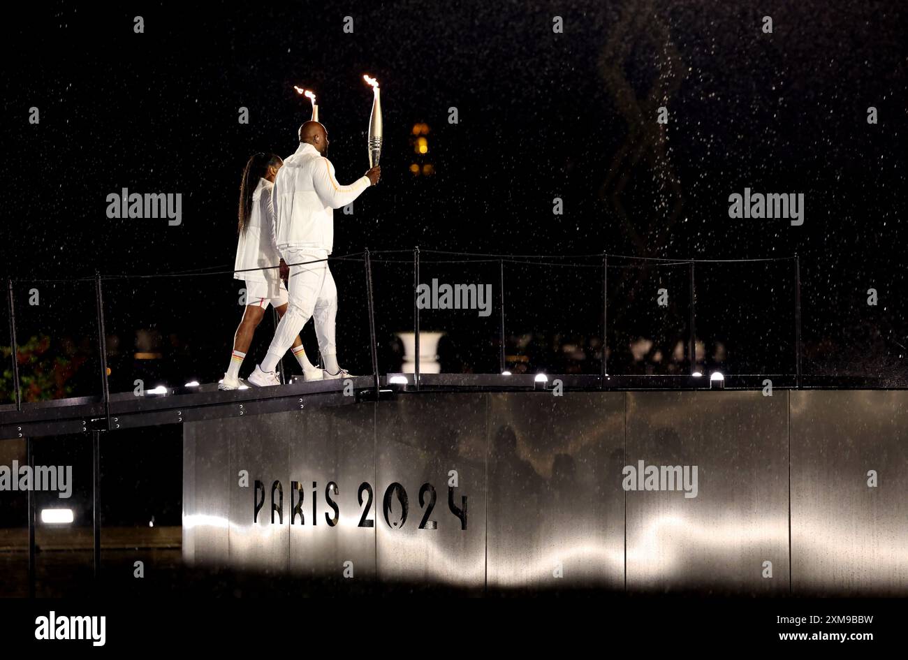 Marie-Jose Perec et Teddy Riner avant d’allumer la flamme olympique ...