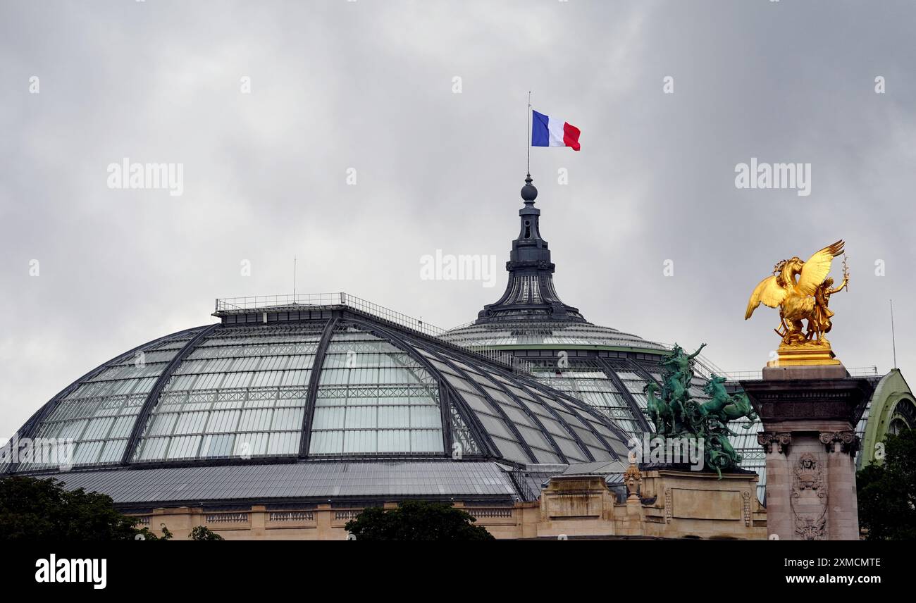 Le toit du Grand Palais le premier jour des Jeux Olympiques de Paris ...