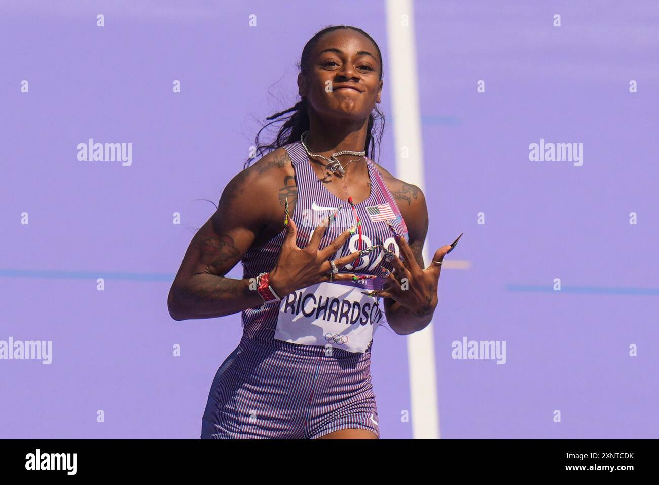 Paris, France. 02 août 2024. Sha'Carri Richardson de Team USA franchit ...
