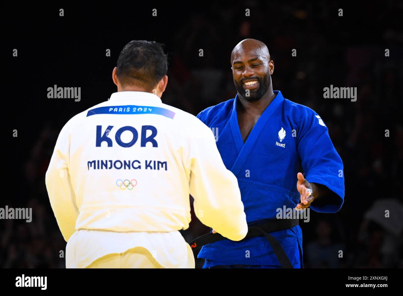 Teddy Riner ( FRA ) célèbre sa victoire contre Kim Minjong ( KOR ...