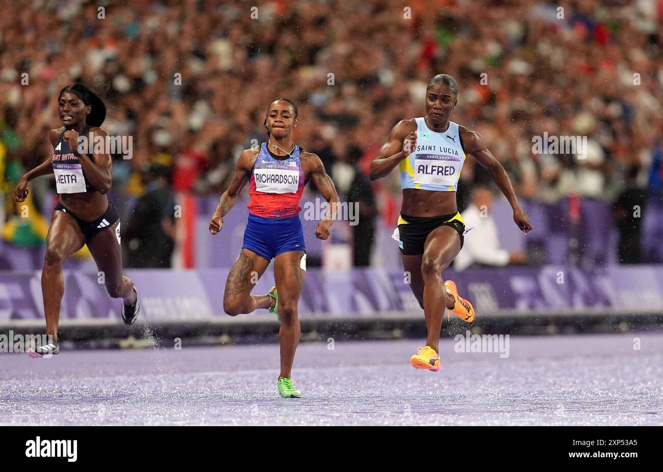 Julien Alfred de Sainte-Lucie célèbre sa victoire de la finale du 100m féminin au stade de ...