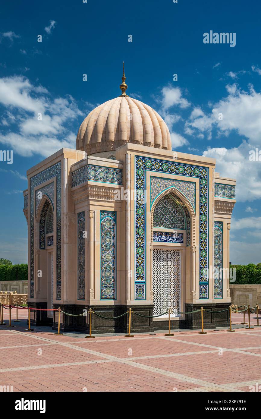 President islam karimov mausoleum Banque de photographies et d’images à ...
