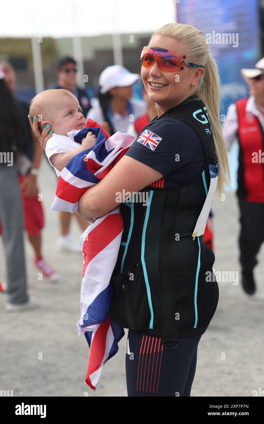 La Grande-Bretagne Amber Rutter avec son fils Tommy après avoir ...