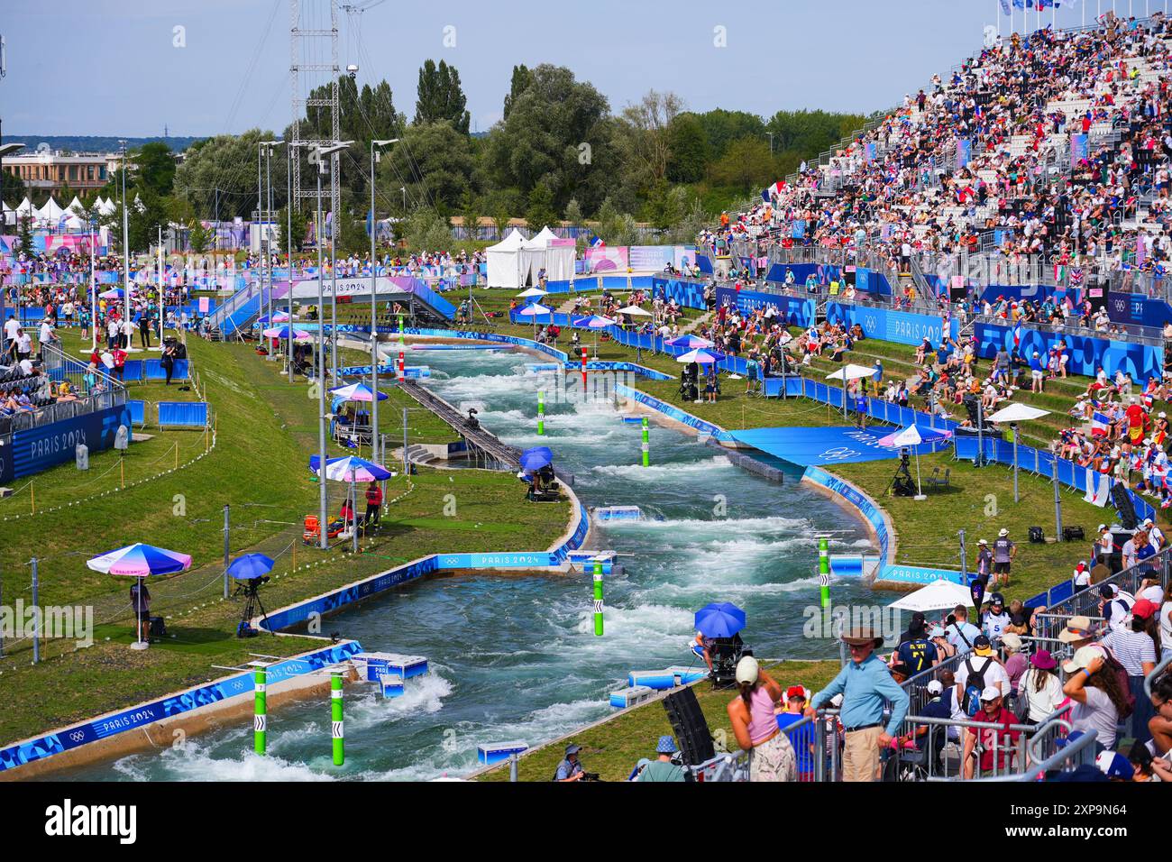 Vaires sur Marne, France - 4 août 2024 : parcours artificiel d'eau vive ...