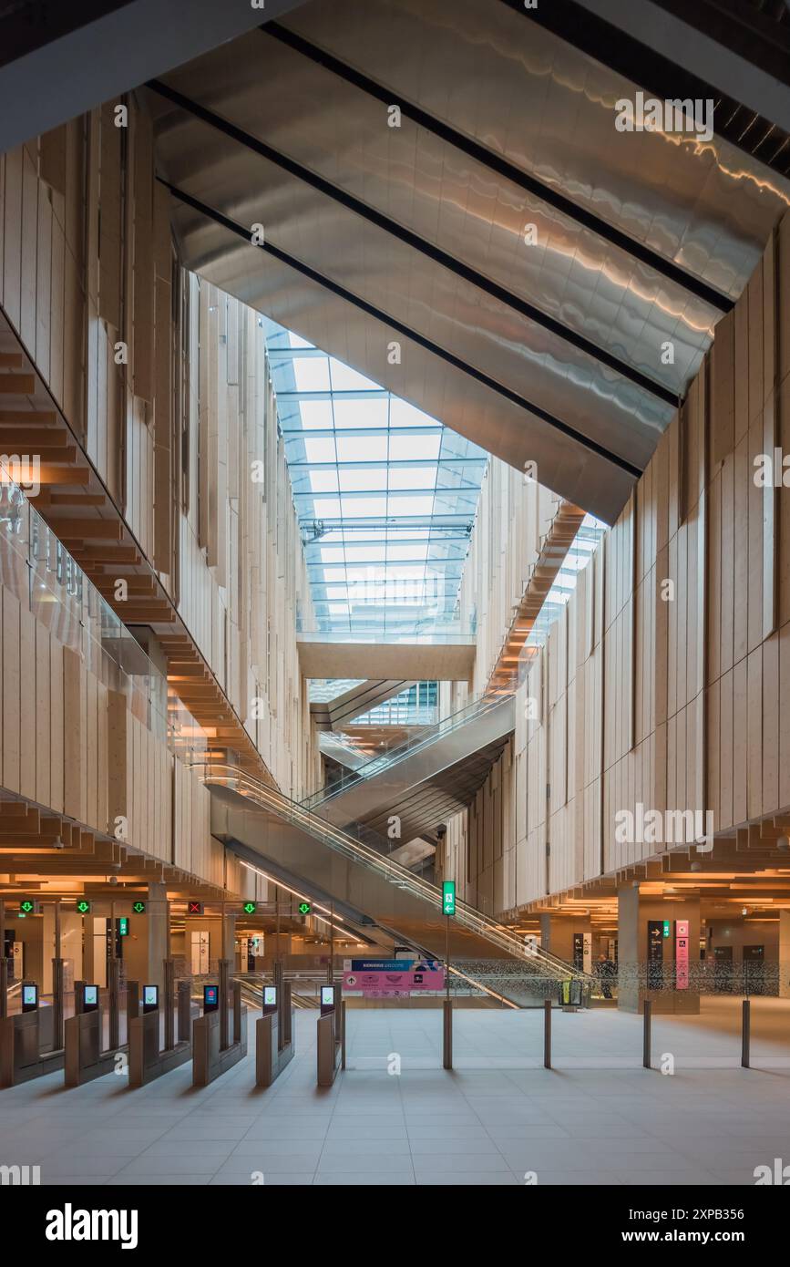 Paris, métro M14 Station St-Denis Pleyel, Architekt Kengo Kuma, 2024 ...