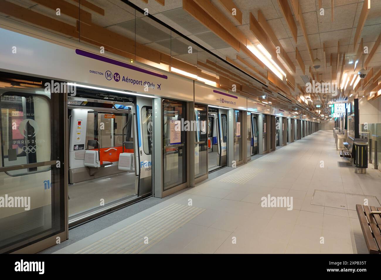 Paris, métro M14 Station St-Denis Pleyel, Architekt Kengo Kuma, 2024 ...