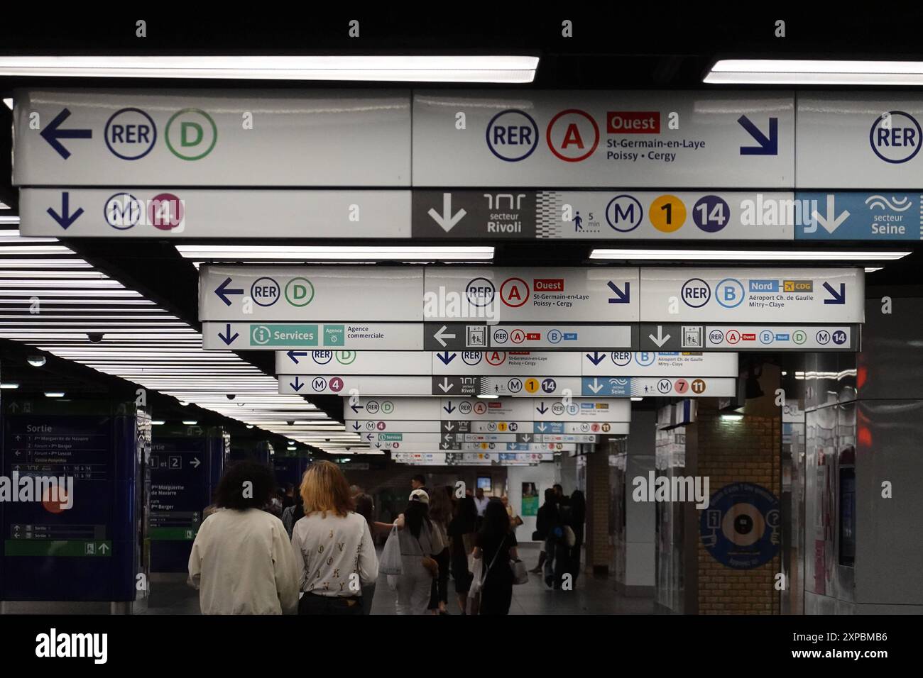 Paris, métro und RER Chatelet les-Halles // Paris, métro et RER ...