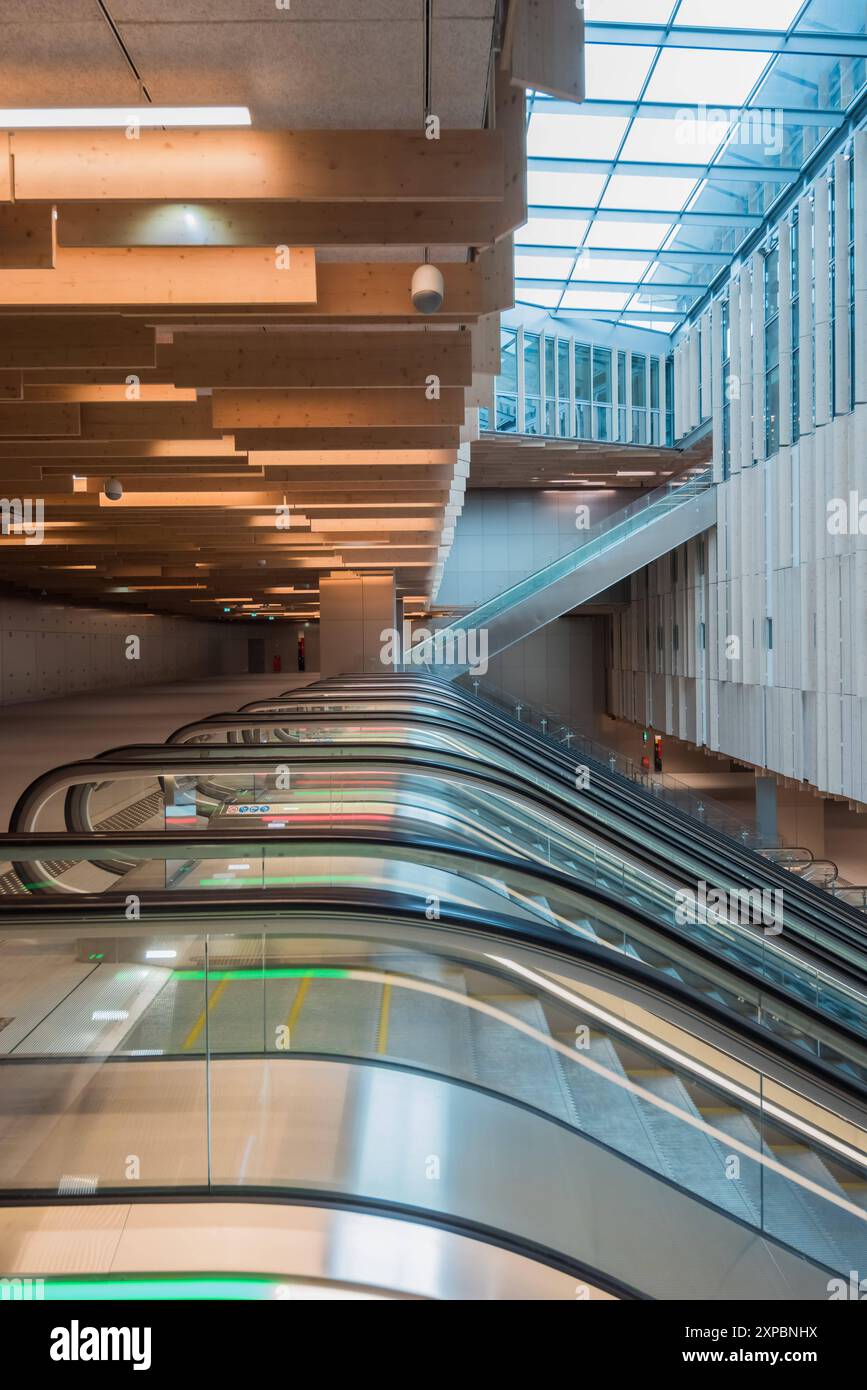 Paris, métro M14 Station St-Denis Pleyel, Architekt Kengo Kuma, 2024 ...