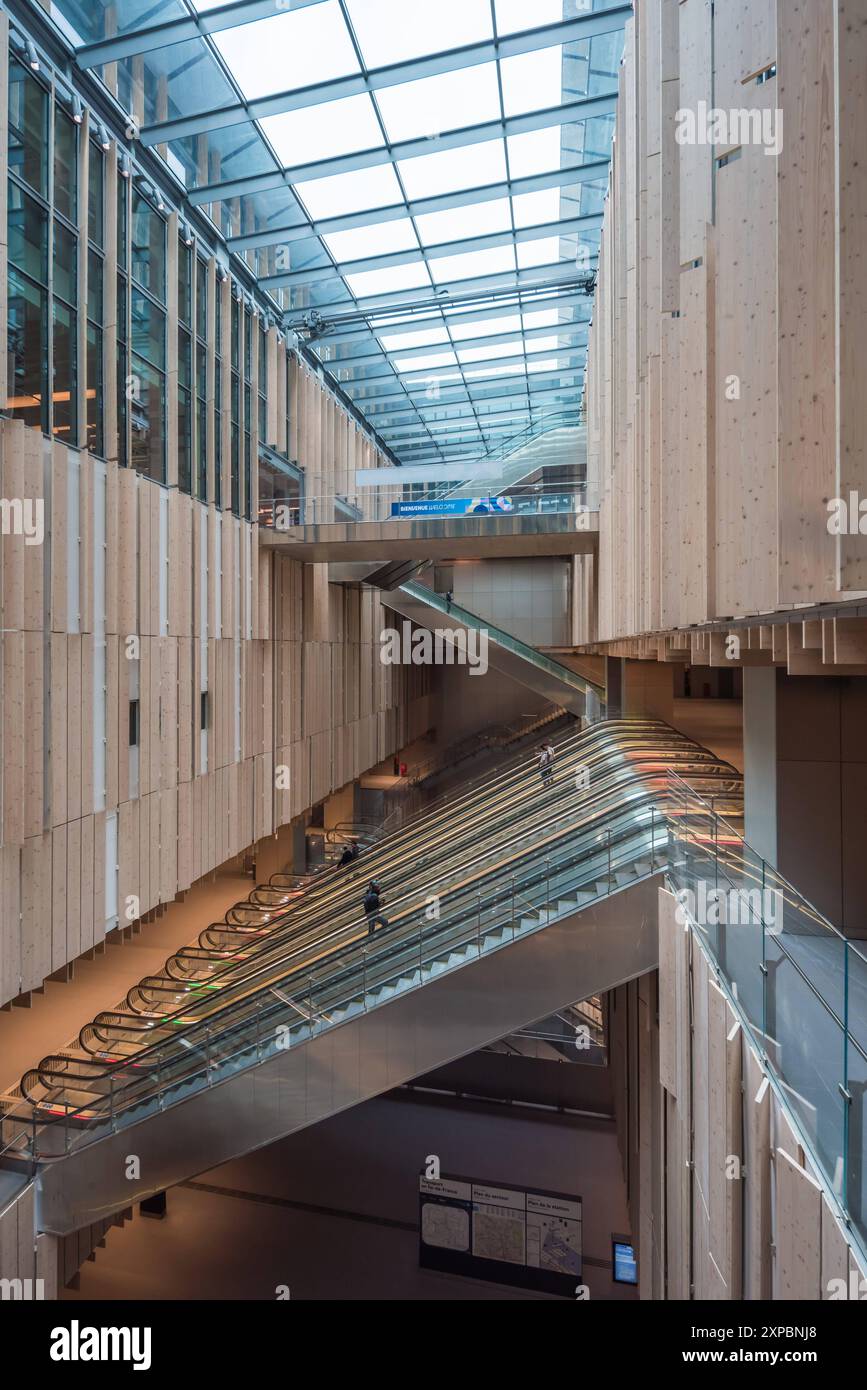 Paris, métro M14 Station St-Denis Pleyel, Architekt Kengo Kuma, 2024 ...